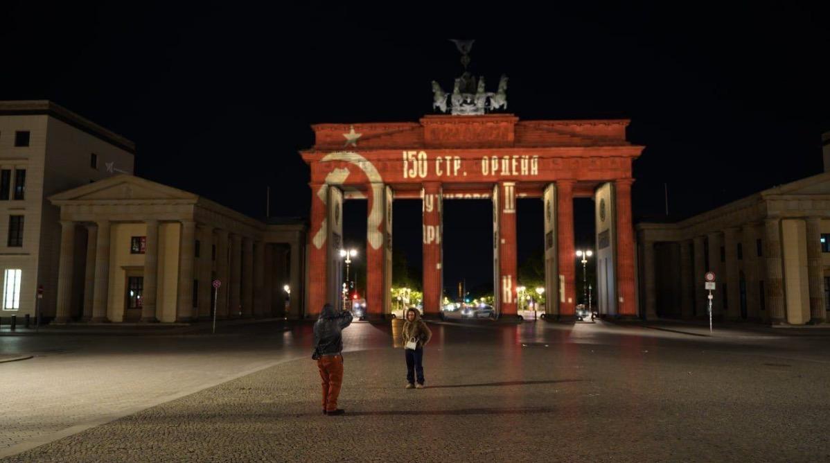 Soviet Symbolism on the Brandenburg Gate: Fact or Fiction?
